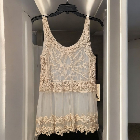 Dreamers | Tops | Ivory Color Lace Camisole | Poshmark